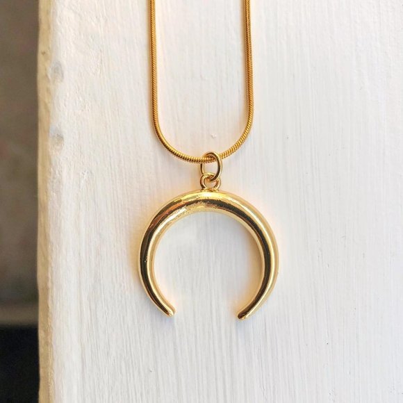 Jewelry | Minimalistic Chunky Gold Crescent Moonhorn Chain Necklace ...